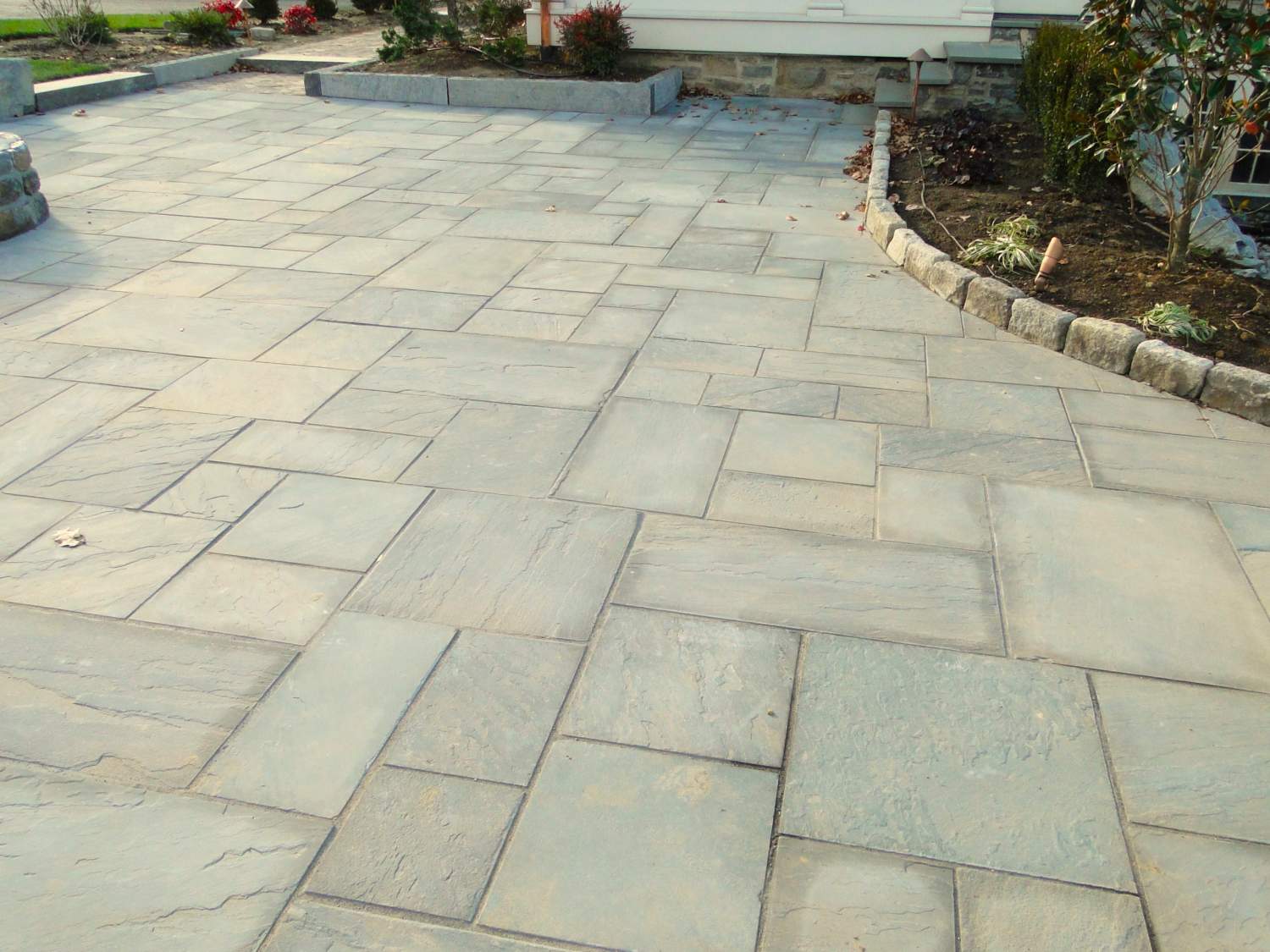 Natural Cleft Bluestone- Blue/ Gray Color - Robinson Flagstone